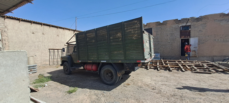 Mashina gaz 53 sotiladi