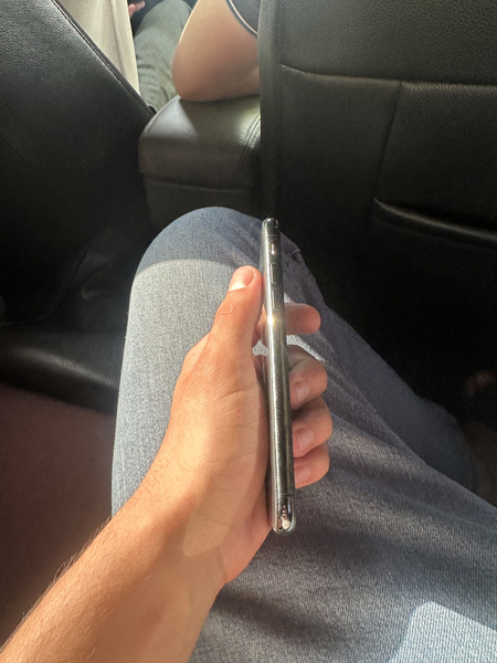 Iphone Xs sotiladi idial