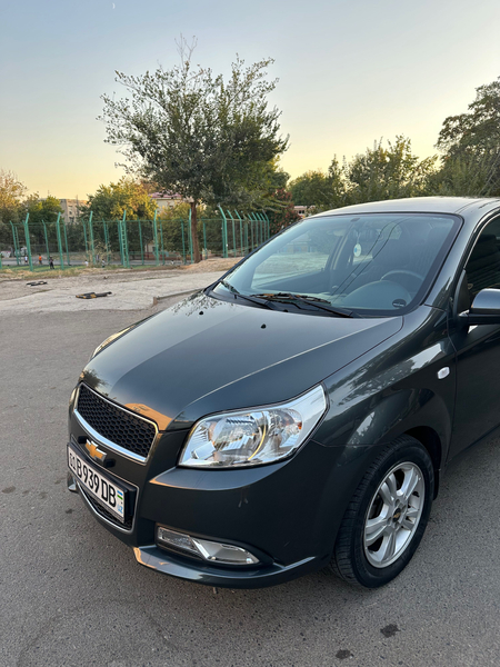 Продам свою Нексию 3