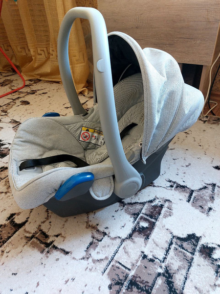 Продается автокресло дет.