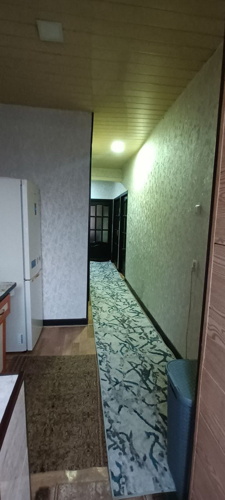 Продаётся 3/2/4 ком квартира. НА массиве Феруза.