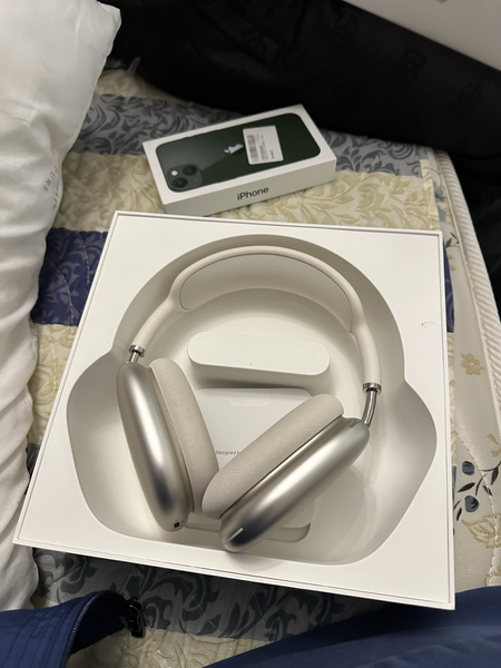 Airpods max продаётся