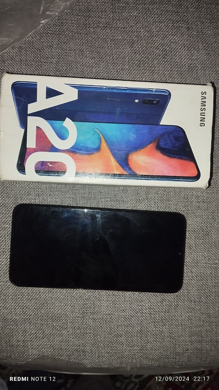 Samsung A 20  narxi  450
