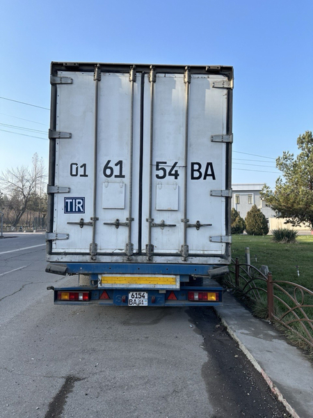 Шаланда IVECO Тягач Прицеп