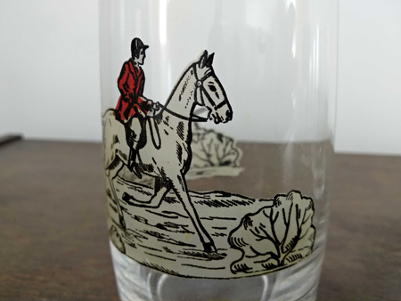 Стаканы, бокалы (5 штук).