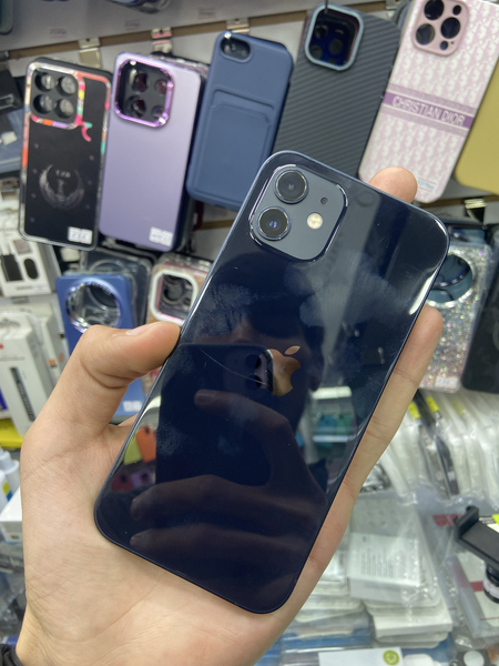 iPhone 12 64Gb icloud