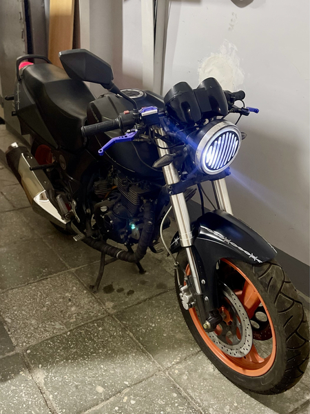 Продаю мотоцикл. мотор 125 к/с. продам срочно