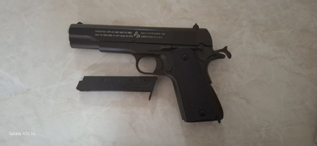 Colt sotiladi. metallicheskiy