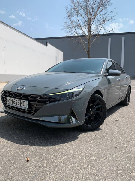 Hyundai Elantra 1.6 matorli sotiladi