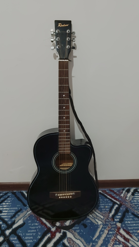 Akustichiski gitara