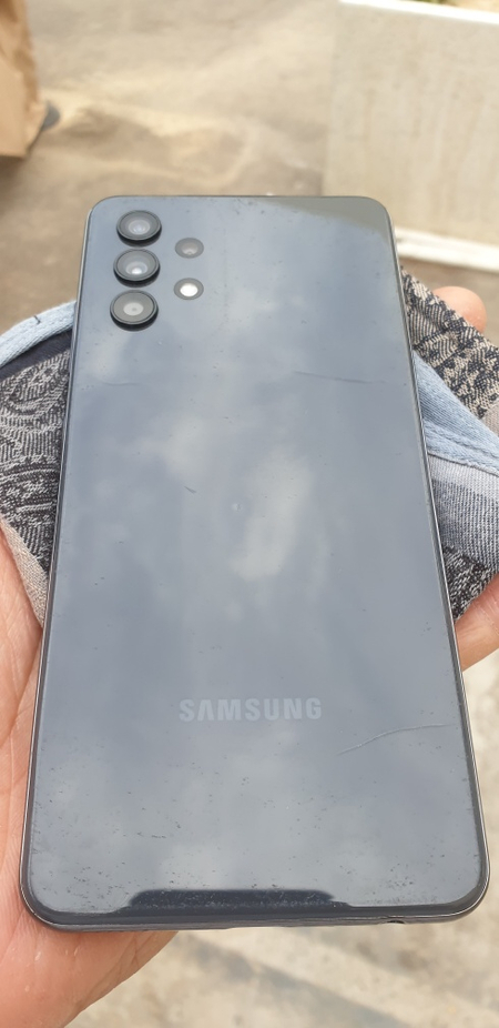 Samsung A32 64 gb ideal