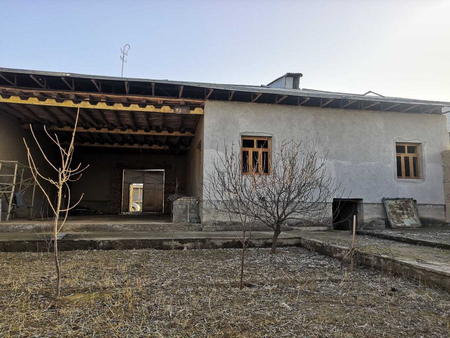 Uchastka sotiladi