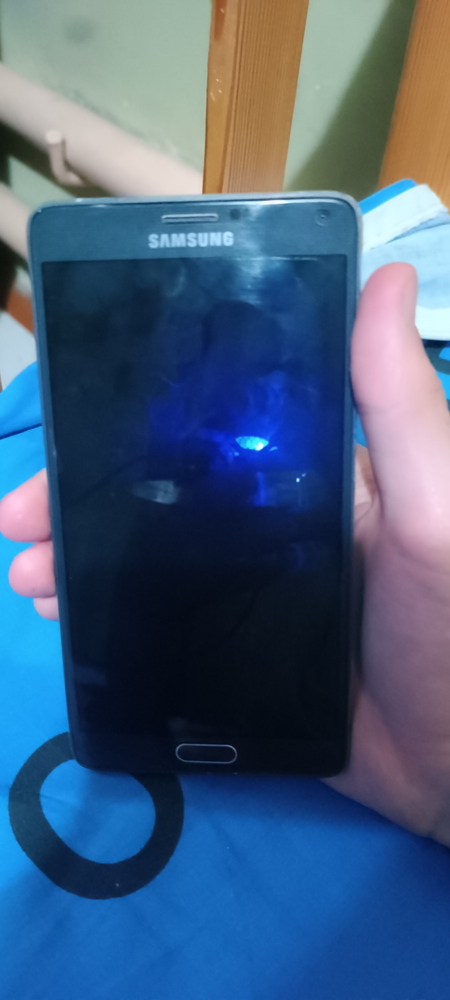 Galaxy note 4 ideal. Karobka yo'q. Batareya almashgan usilinniy.