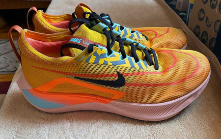 Продаются  кроссовки для бега Nike zoom fly 4