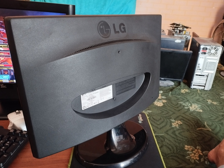 Monitor LG19  Led 20M35  Мониторы