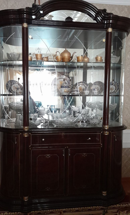 Продам спальни гарнитур и стенка, камот