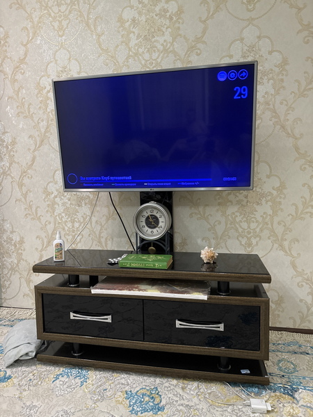 Продаю Телевизор с Подставкой