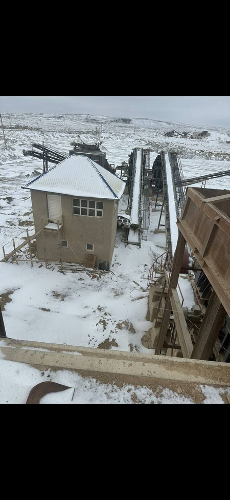Коракалпогистон коратоуда жойлашган драбилка завод ва нотурар бино