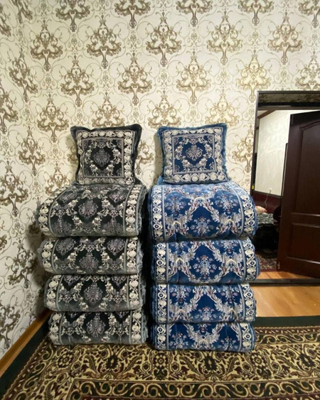 Тўй ва кундалик фойдаланиш учун кўрпа, кўрпача ва сарполар.