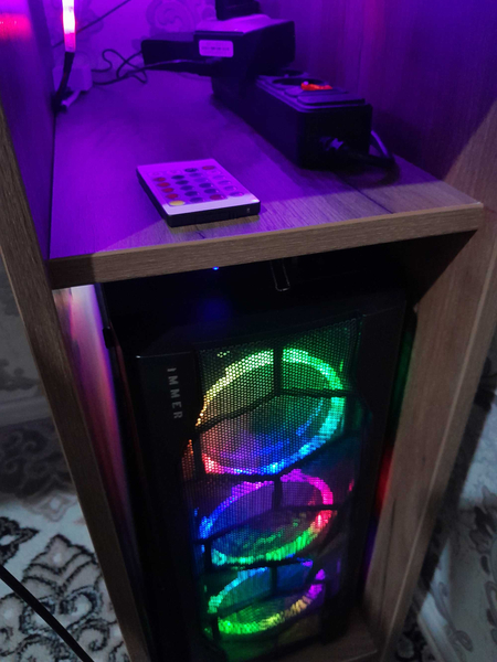 Игровой ва офисный стол сотилади___Продаётся игровой и офисный стол