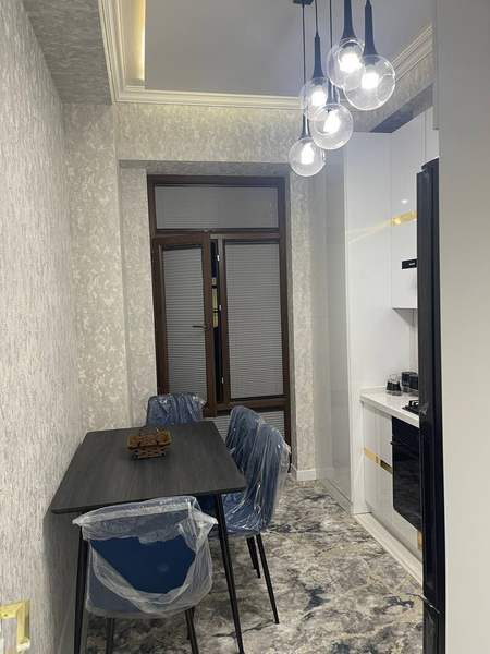 Mirzo Ulugʻbek tumani parkeskiy 3 xonali yevro LUKS 700$ oila
