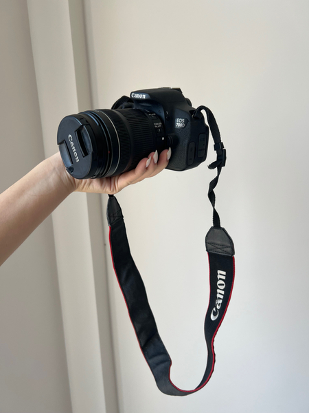 canon 700d ( пользовалась очень редко)