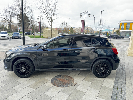 Mercedes Benz GLA 200