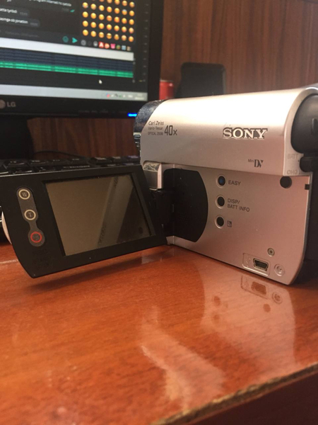 Sony Dcr-HC54. Xamma komplekti karobkalari bor