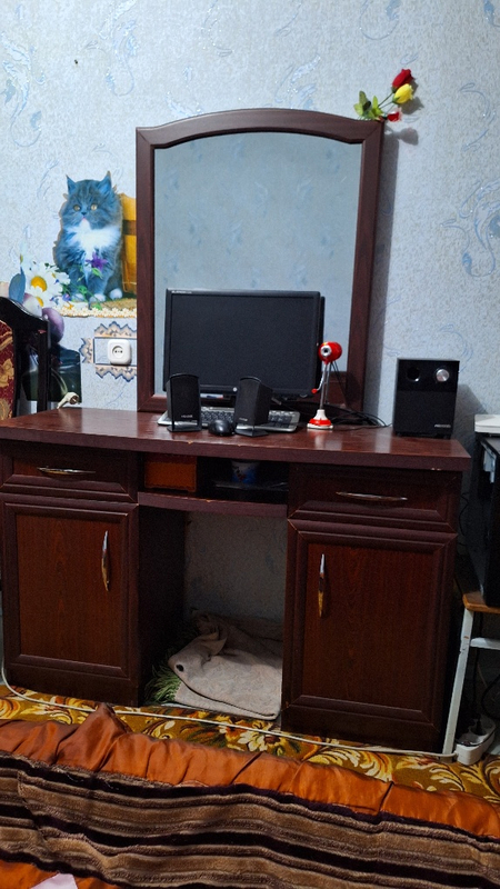 Продаётся спальный гарнитур не дорого.
