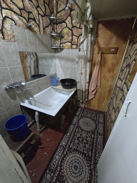 От Метро Улугбека 2 астановки 1/1/4 ТВ Хол. 300у.е. Чиланзар-2 163-шк.