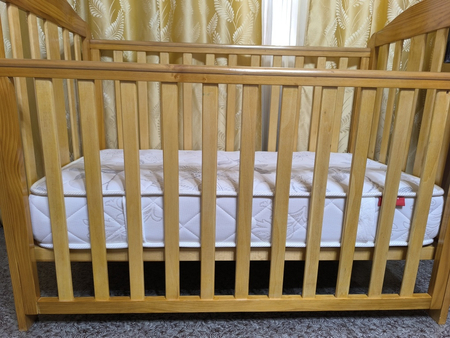 Детская кровать фирмы Mothercare (UK) , с матрасом и принадлежностями.