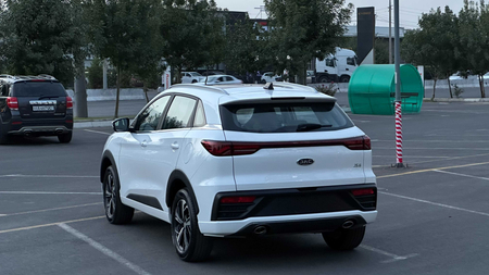 Tracker dan zerikkanlar uchun Jac JS6