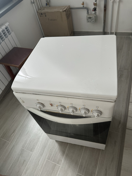 Продаю газовую плиту Indesit