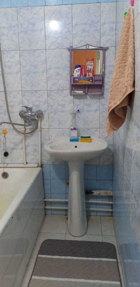 Урда ул.Навои 2(3)-комнатная 2/4 63 м² кирпич высокие потолки чистая