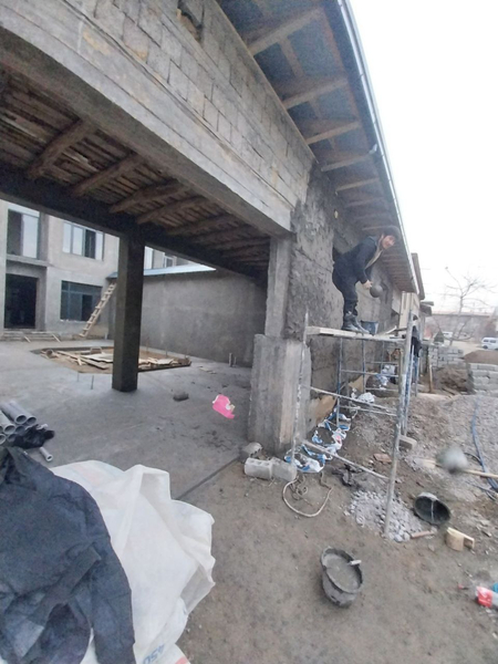 Nazarbek Uvhaska sotiladi 3 sotix Postdan 1,5 km