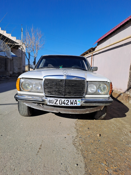 Мерседес 123 сотилади