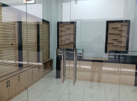 Tayyor biznes mebeli Telefon va aksessuar magazin uchun vitrina srochn