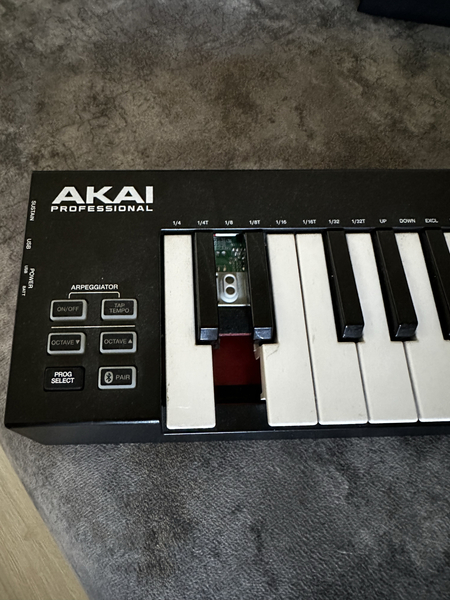 Akai pro lpk 25 wireless