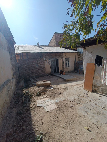 Продаёт дом в центр города