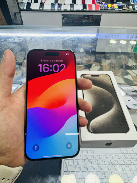 iPhone 15 Pro 128 gb narural yengide