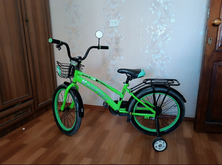 Продам велосипед новый купил дочке не катается !