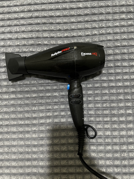 Продаю фен профессиональный Babyliss Pro