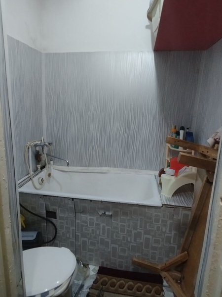Буз-2,Эко базар ,общежитие 21м² балкон 1/3 
1/1/4.  21м² балкон 1/3
Це