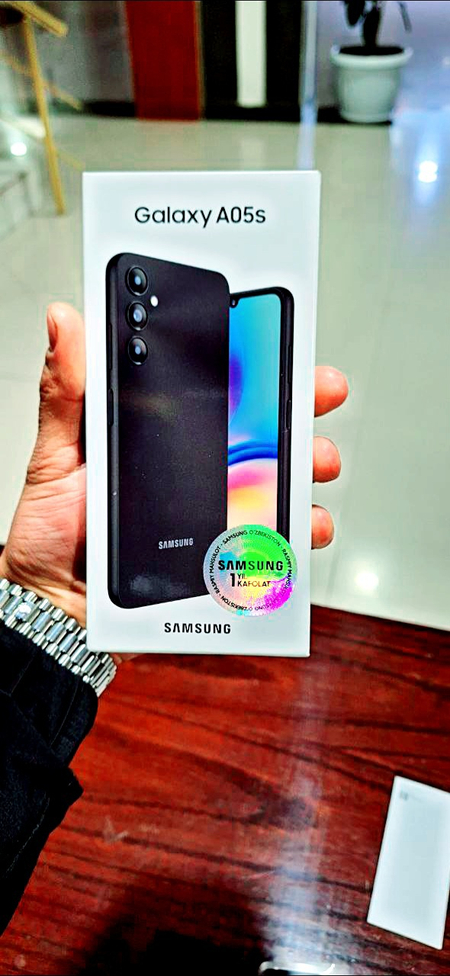 Samsung A 05  tezda sotiladi