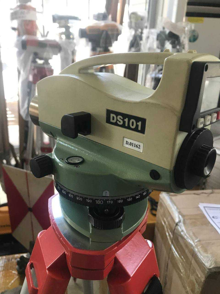Нивелир цифровой DS-101 в комплекте штатив и рейка
