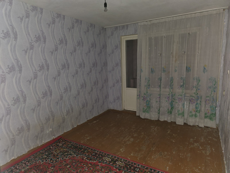 Ipitekaga yoki naxtga sotiladi 2 xonali uy sotiladi manzil 17 maktab