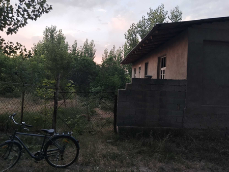 Чек сотилади 8 сотик яхши жойда