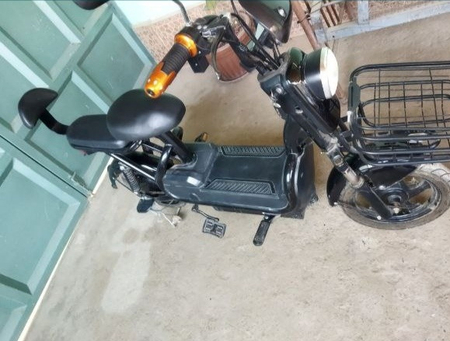 Skuter moped sotiladi