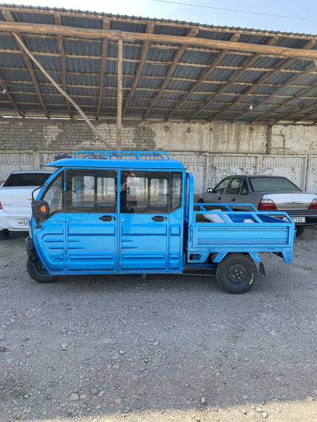 4 eshiklik kabina elektromotoroller