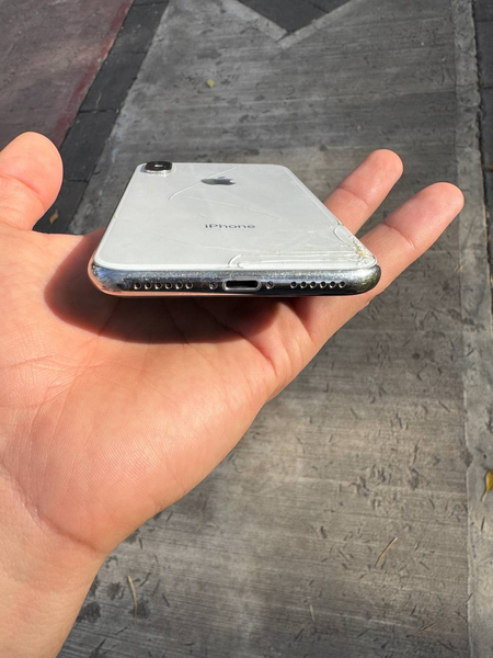 iPhone X 256 gb        .